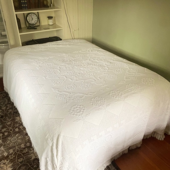 Bates | Bedding | Vintage White Chenille Bedspread Bates George ...